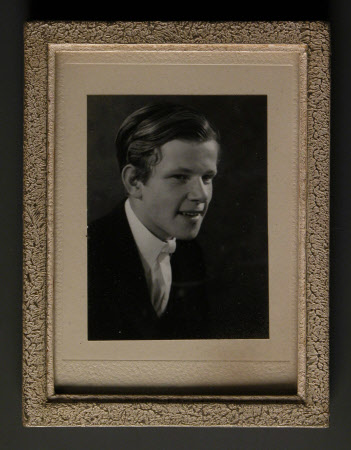 Robert Peter Richard Iliffe, 3rd Baron Iliffe (b. 1944) at Eton 266321. ...