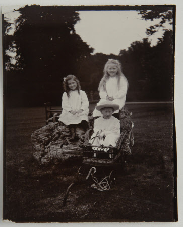 Daphne Maud Adelaide Bankes (1898-1967), Viola Florence Geraldine ...