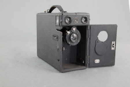 A Midg No. 2 falling plate magazine box camera. 1524871 | National ...