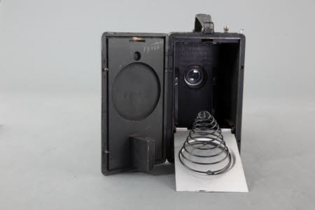 A Midg No. 2 falling plate magazine box camera. 1524871 | National ...